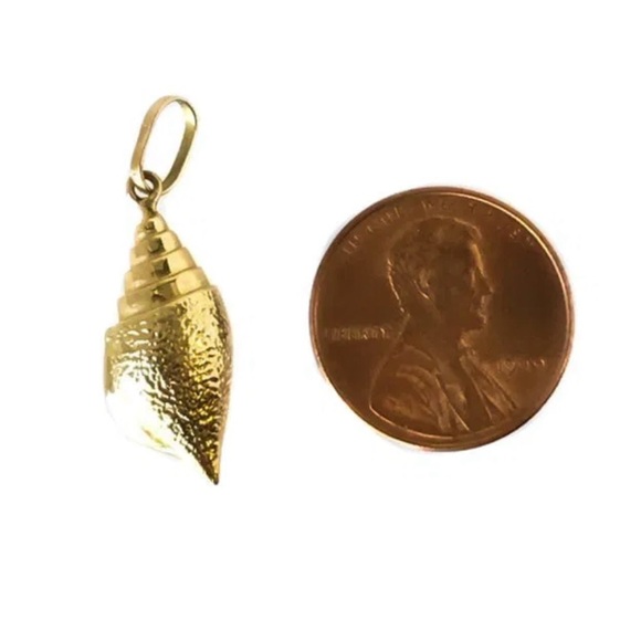 Regi’s closet | Jewelry | 96s 14 Karat Yellow Goldconch Shell Charm ...